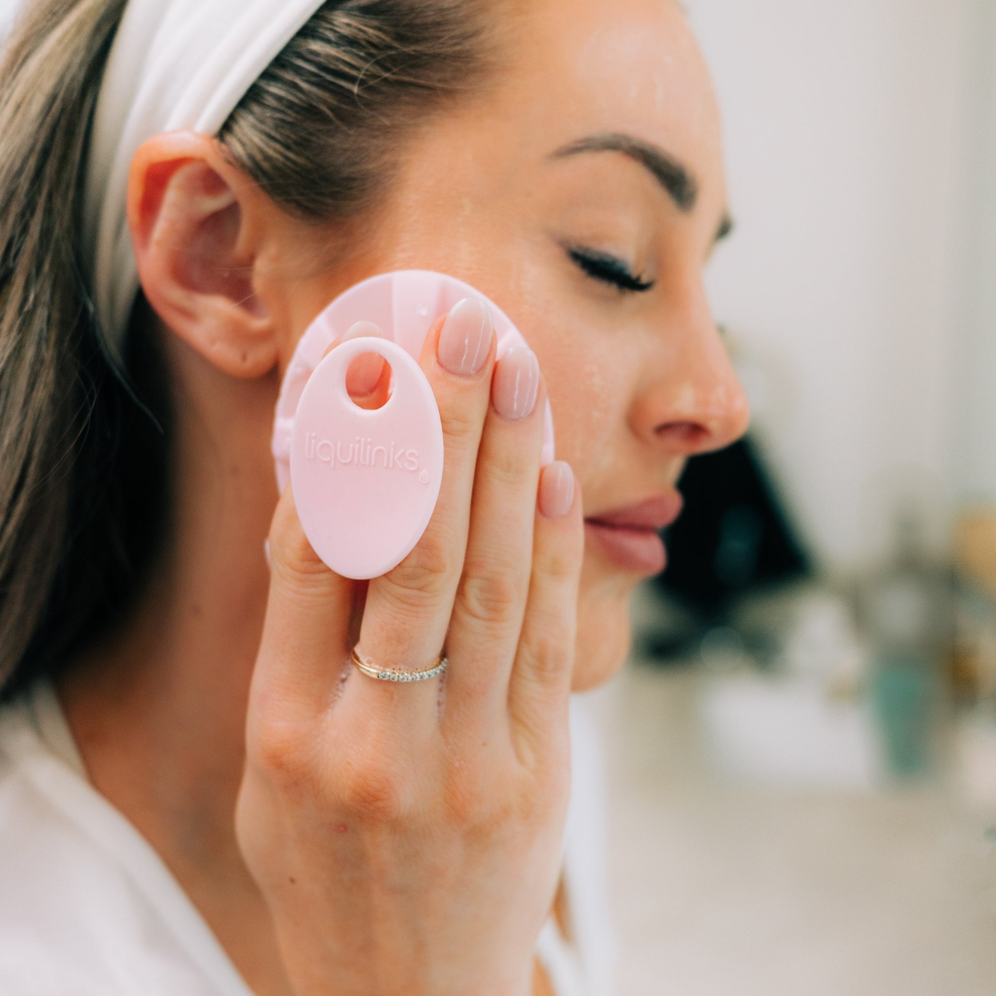 Liquilinks: Face Buffer - Silicone Beauty Tools – liquilinks