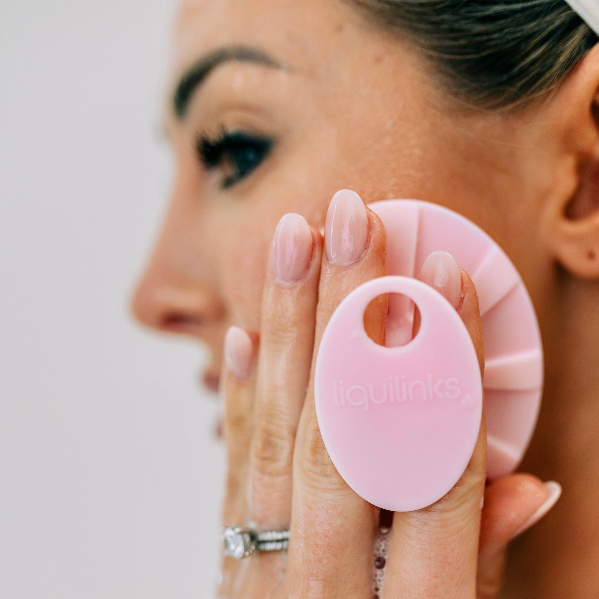 Liquilinks: Face Buffer - Silicone Beauty Tools – liquilinks
