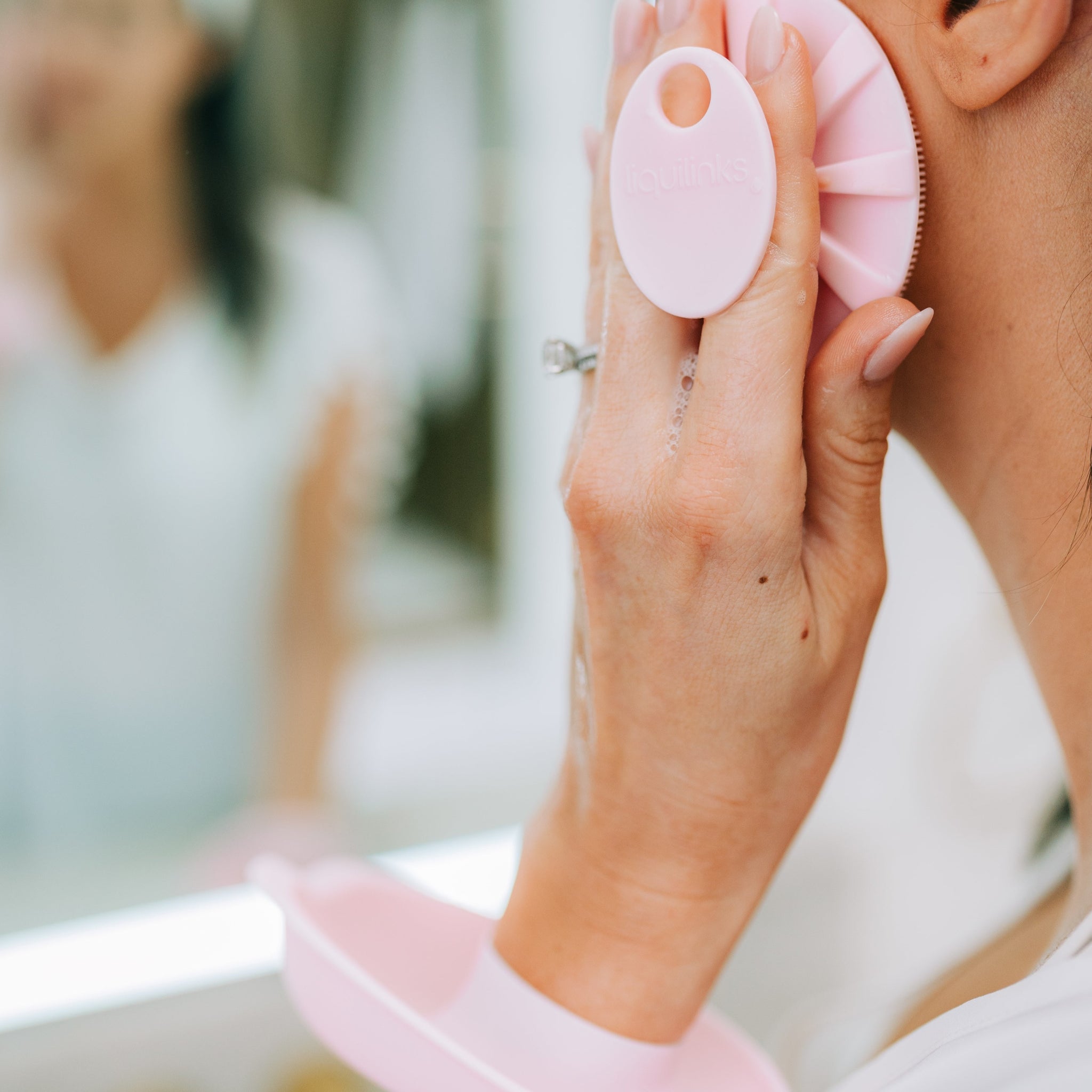 Liquilinks: Face Buffer - Silicone Beauty Tools – liquilinks